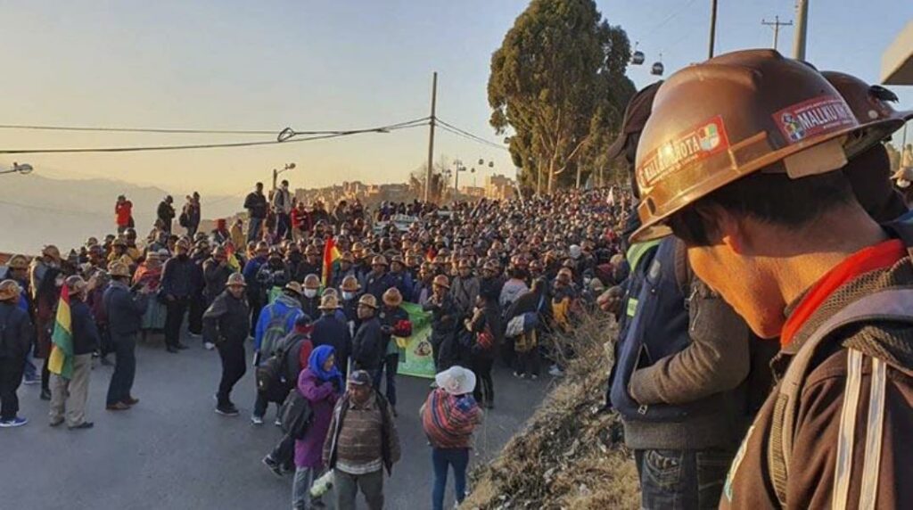 Marchas oficialistas avanzan y hay tensión en La Paz – Radio INTEGRACION